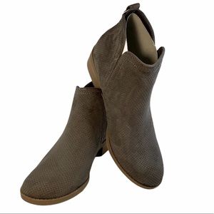 Universal Thread | Shoes | Nwt Universal Thread Booties | Poshmark